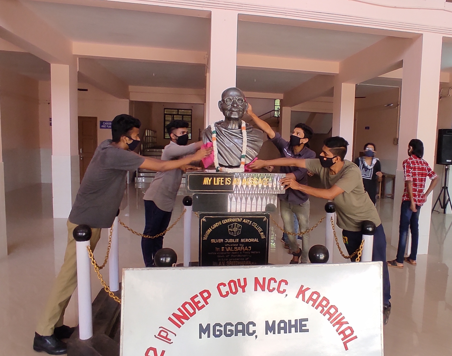 Statue cleaning – India NCC