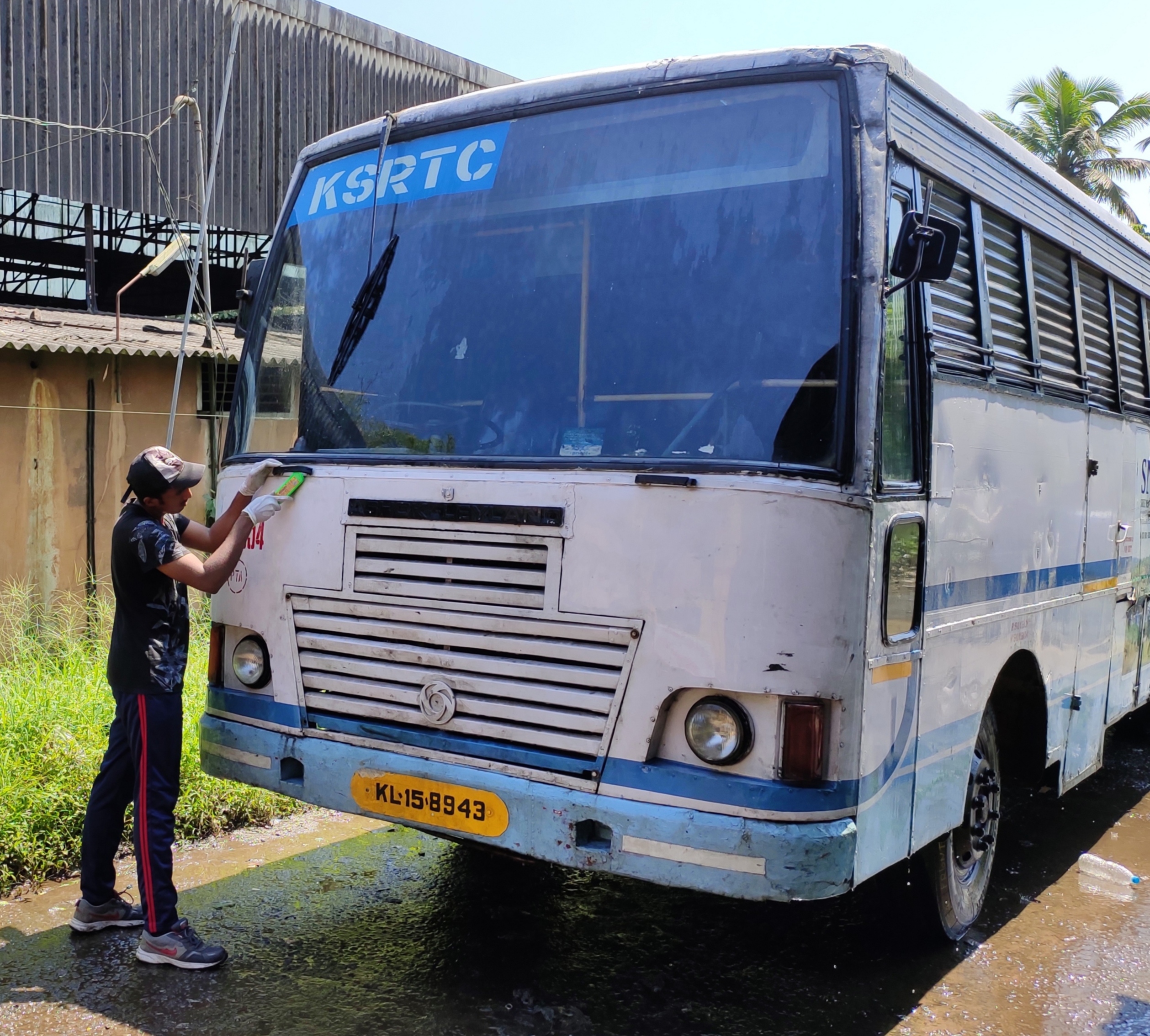CLEANING PUBLIC TRANSPORT BUSES – India NCC