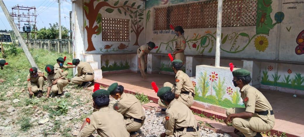Cleaning of public park – India NCC