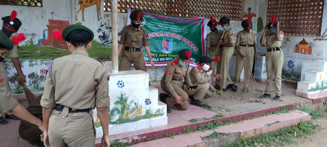 Cleaning of Public park – India NCC