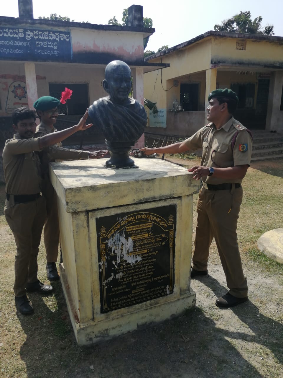 Statue cleaning – India NCC