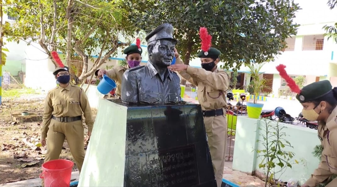 Statue cleaning – India NCC