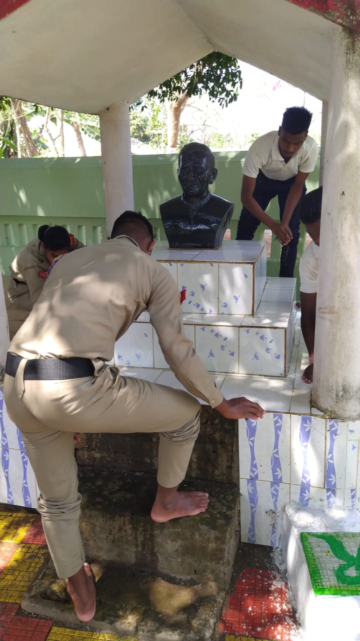 Statue cleaning – India NCC
