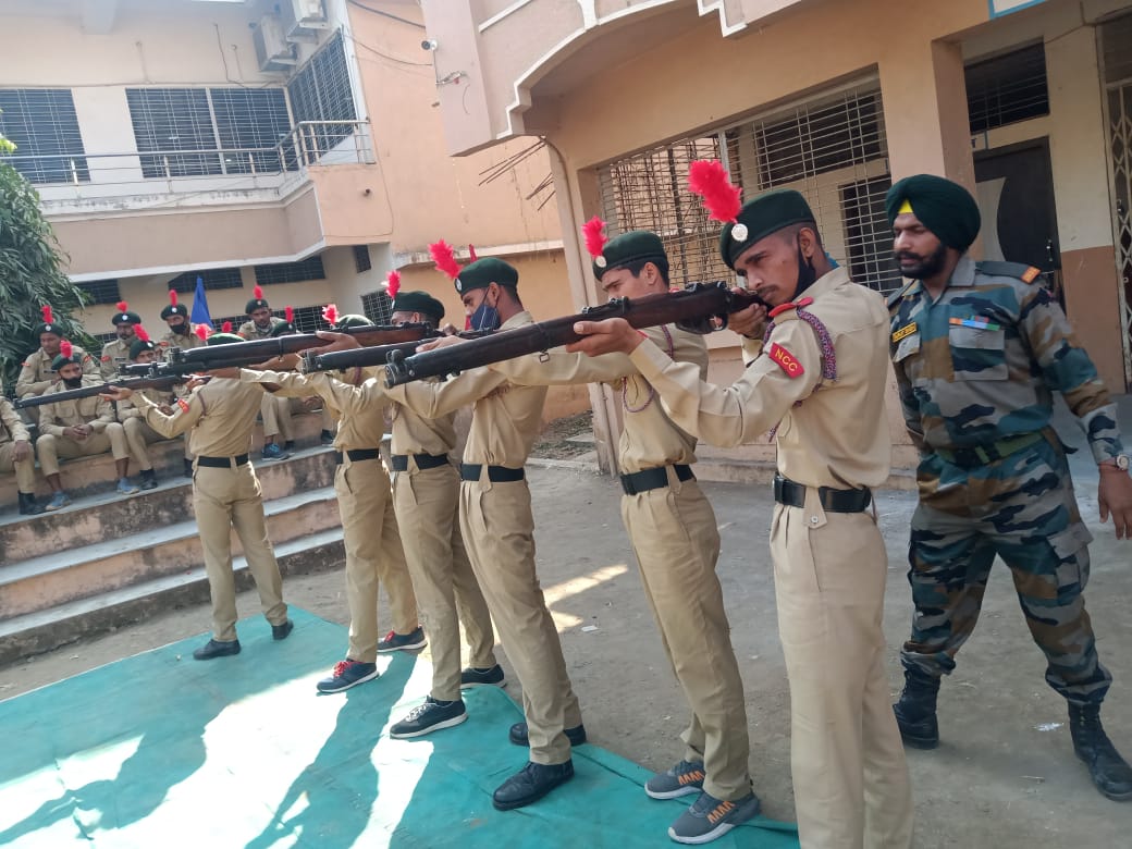 Weapon training – India NCC