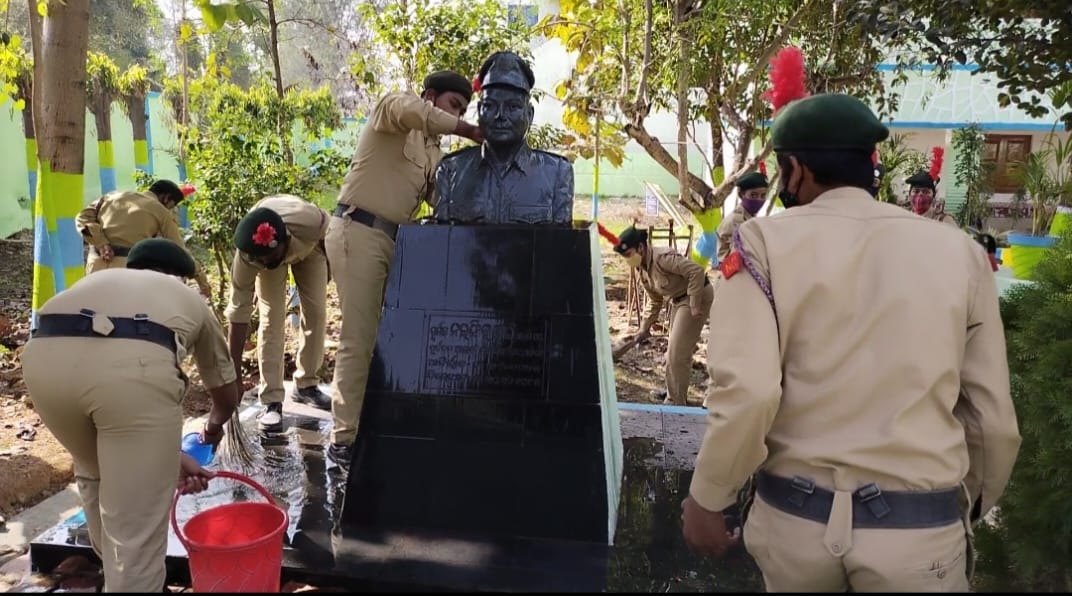 Statue Cleaning – India NCC