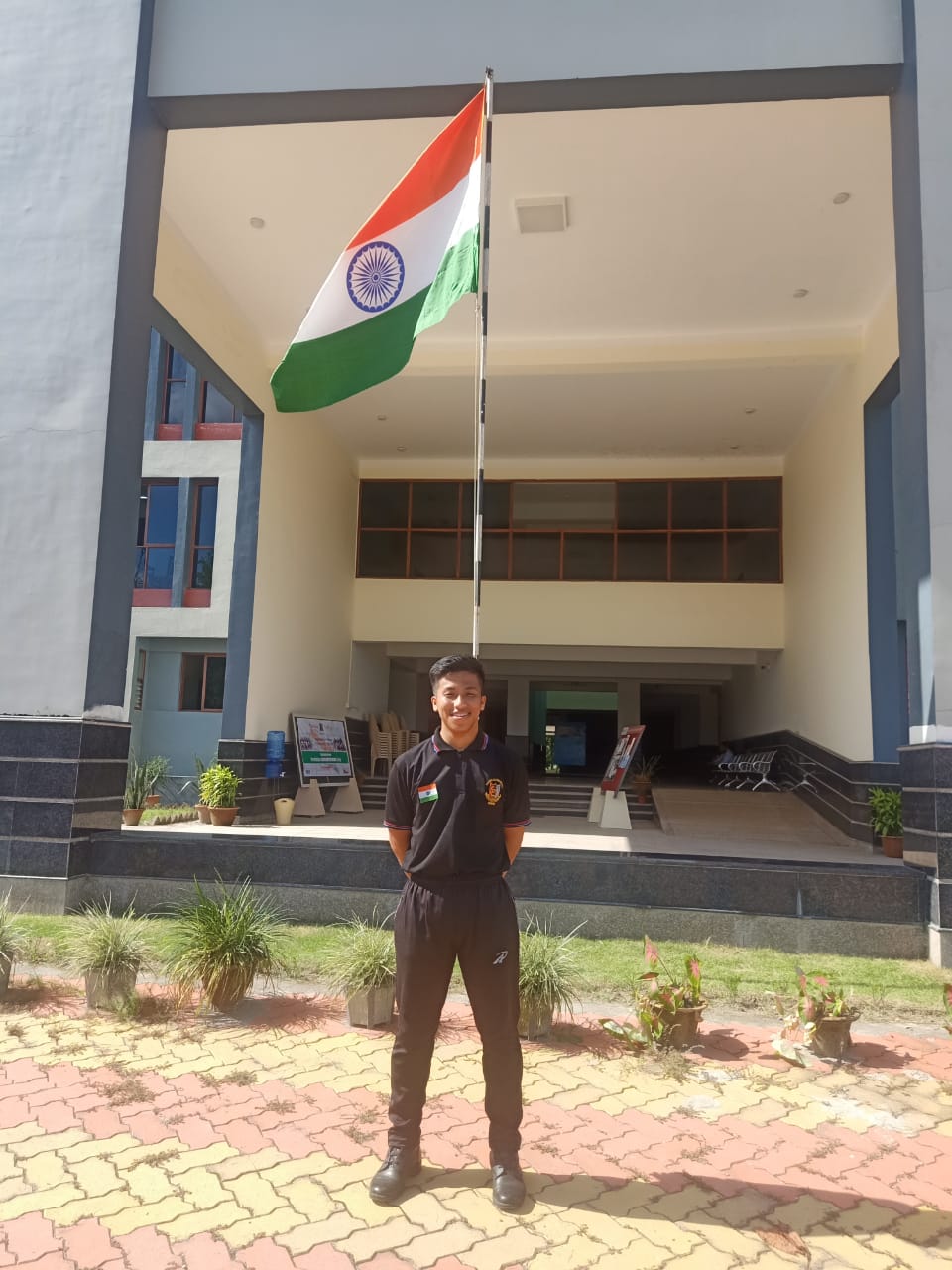 Photo with national flag – India NCC